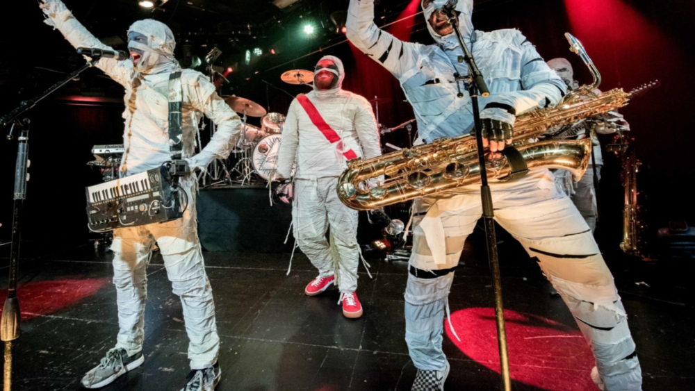 Here Come The Mummies - Contemporary Booking